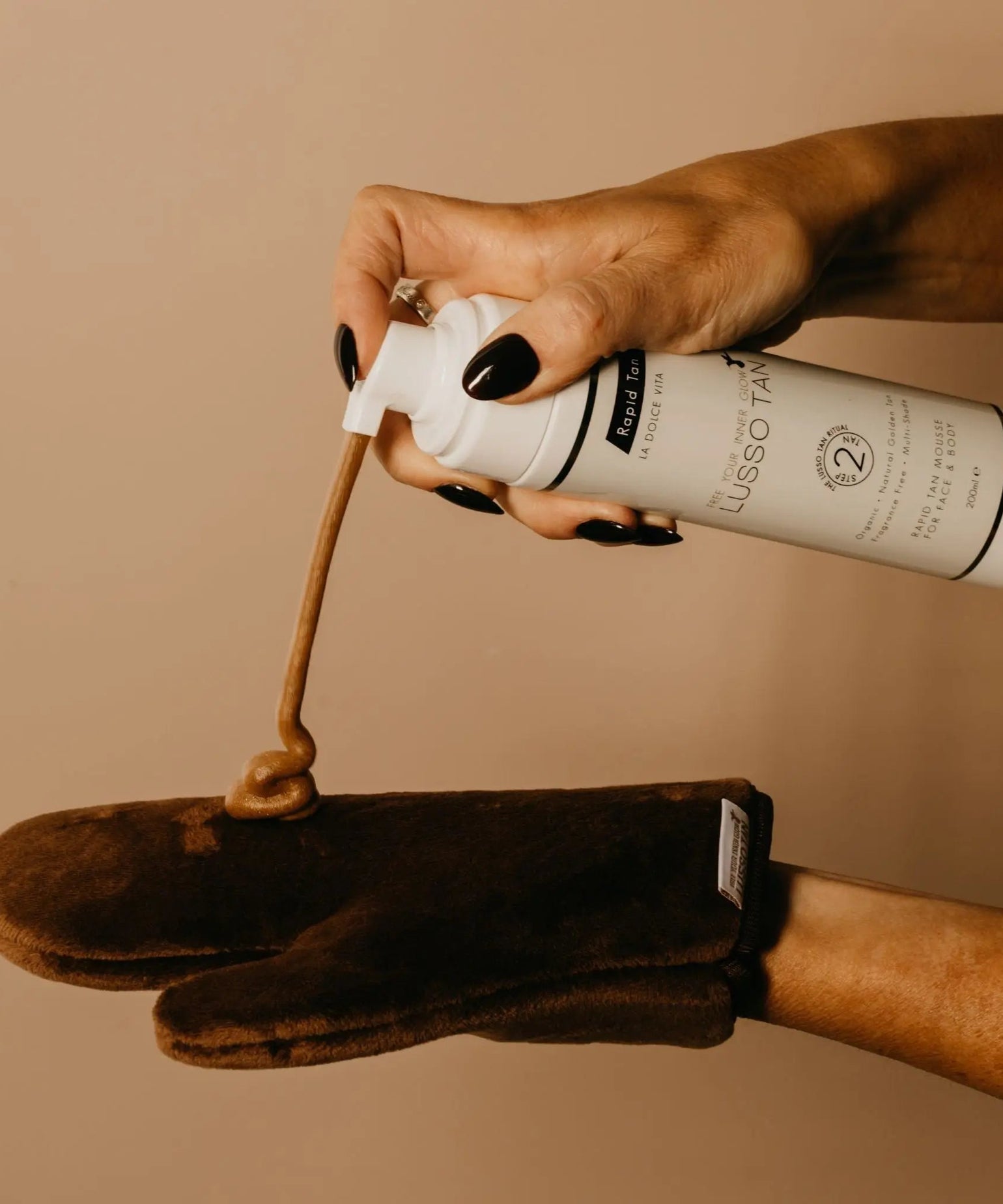 Lusso Tan | Simple, Streak-Free, Swift Drying Luxury Tanning Products